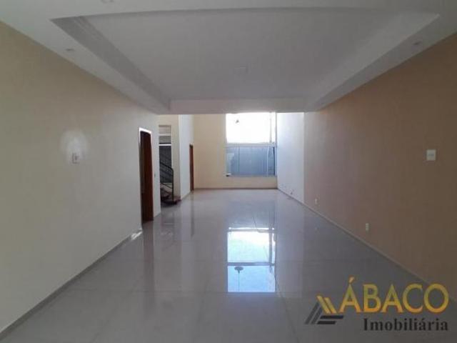 Sobrado para venda em Planalto Paraíso de 216.00m² com 3 Quartos, 1 Suite e 4 Garagens