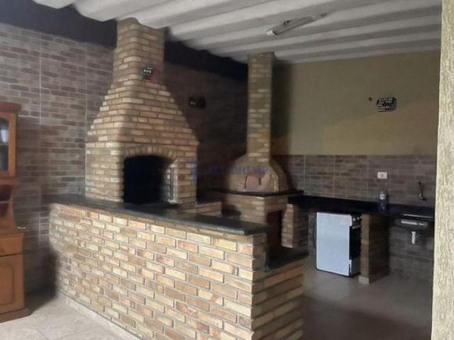 Sobrado para venda em Real de 300.00m² com 4 Quartos, 2 Suites e 10 Garagens