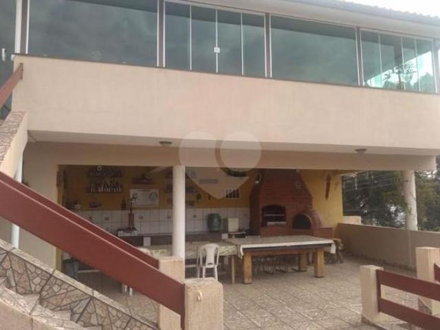 Sobrado para venda em Região Central de 283.00m² com 5 Quartos, 1 Suite e 2 Garagens
