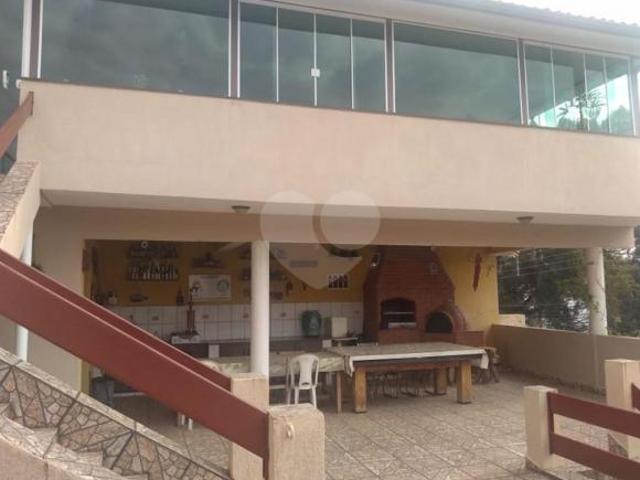 Sobrado para venda em Região Central de 283.00m² com 5 Quartos, 1 Suite e 2 Garagens