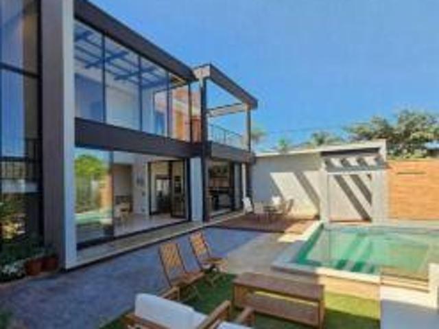 Sobrado para venda em Residencial Alto Do Castelo de 319.00m² com 4 Quartos, 4 Suites e 4 Garagens