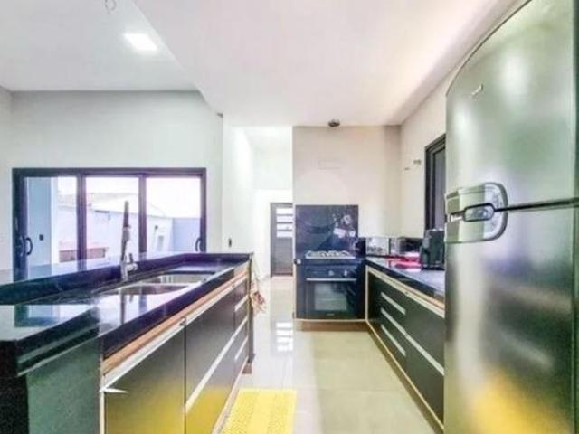 Sobrado para venda em Residencial Girassol de 165.00m² com 3 Quartos, 1 Suite e 3 Garagens