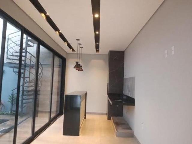 Sobrado para venda em Residencial Jardim Do Jatobá de 260.00m² com 3 Quartos, 1 Suite e 4 Garagens