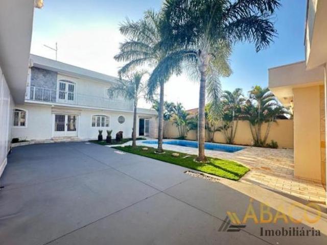Sobrado para venda em Residencial Samambaia de 240.00m² com 3 Quartos, 3 Suites e 8 Garagens