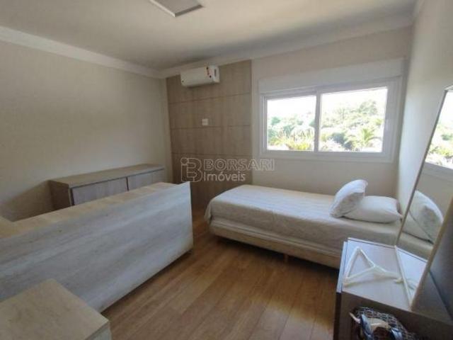 Sobrado para venda em Residencial Portal Dos Oitis de 356.00m² com 3 Quartos, 3 Suites e 4 Garagens