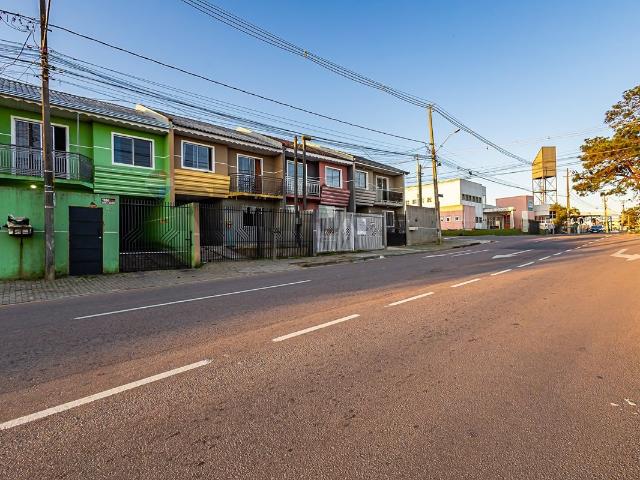 Sobrado para venda em Tatuquara em Curitiba Paraná de 101.00m² com 3 Quartos e 2 Garagens