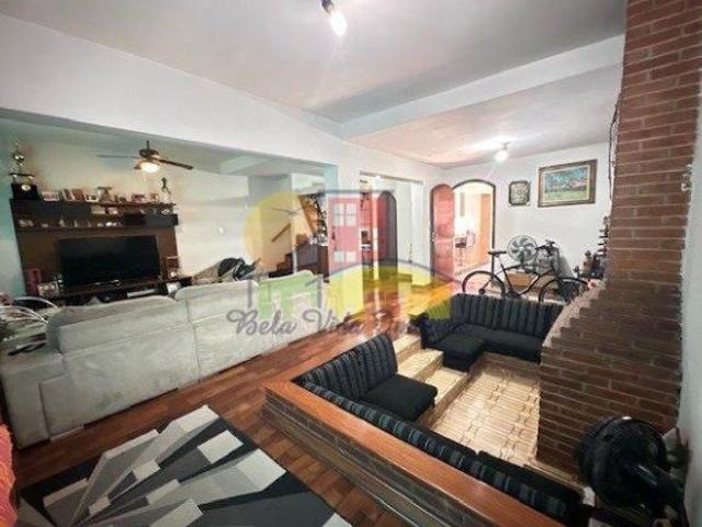 Sobrado para venda em Taboão de 249.00m² com 4 Quartos, 4 Suites e 4 Garagens