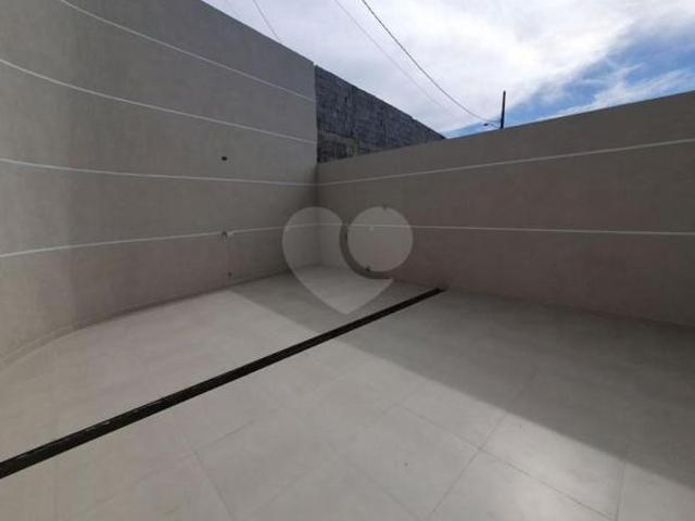 Sobrado para venda em Terra Preta de 196.00m² com 3 Quartos, 3 Suites e 8 Garagens