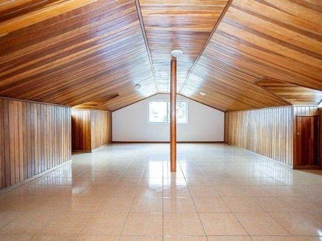 Sobrado para venda em Tingui de 268.00m² com 3 Quartos, 1 Suite e 5 Garagens