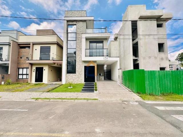 Sobrado para venda em Umbará de 146.00m² com 3 Quartos, 1 Suite e 1 Garagem