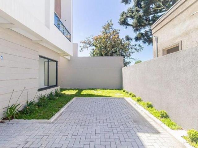 Sobrado para venda em Uberaba de 121.00m² com 3 Quartos, 3 Suites e 2 Garagens