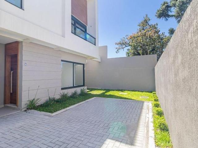 Sobrado para venda em Uberaba de 121.00m² com 3 Quartos, 3 Suites e 2 Garagens