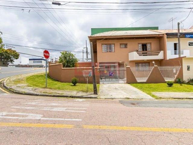 Sobrado para venda em Uberaba de 132.40m² com 3 Quartos, 3 Suites e 4 Garagens