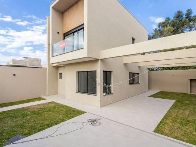 Sobrado para venda em Uberaba de 145.00m² com 3 Quartos, 3 Suites e 6 Garagens