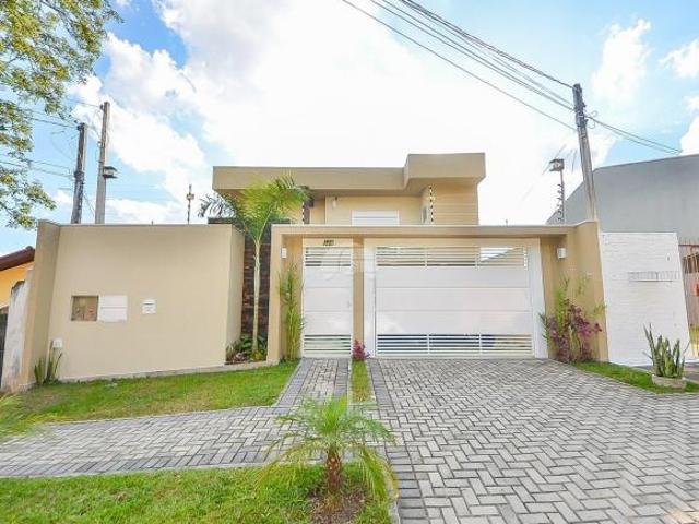 Sobrado para venda em Uberaba de 286.00m² com 4 Quartos, 1 Suite e 10 Garagens
