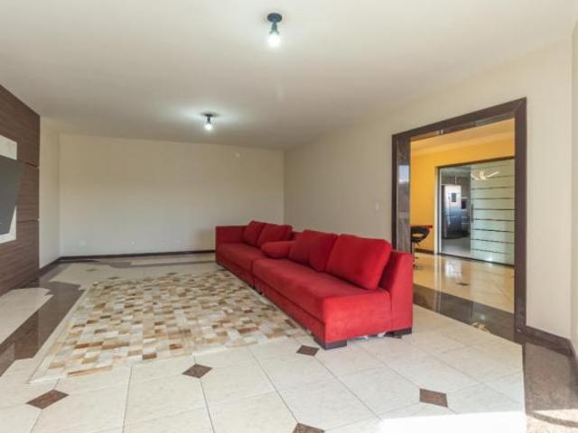 Sobrado para venda em Utinga com 3 quartos, sendo 3 suítes, 700m²