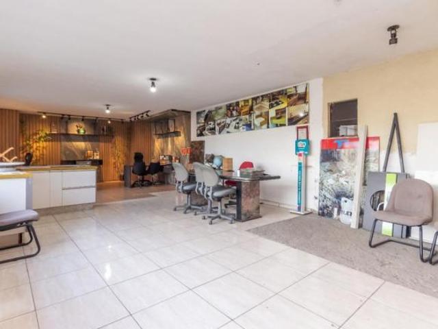 Sobrado para venda em Utinga com 3 quartos, sendo 3 suítes, 700m²