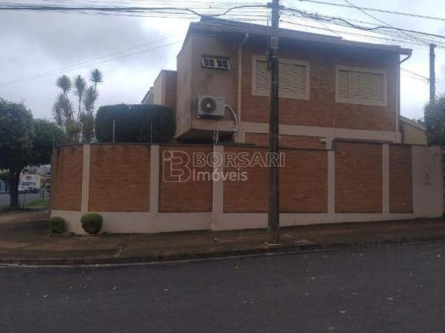 Sobrado para venda em Jardim Marivan de 196.00m² com 3 Quartos, 1 Suite e 4 Garagens