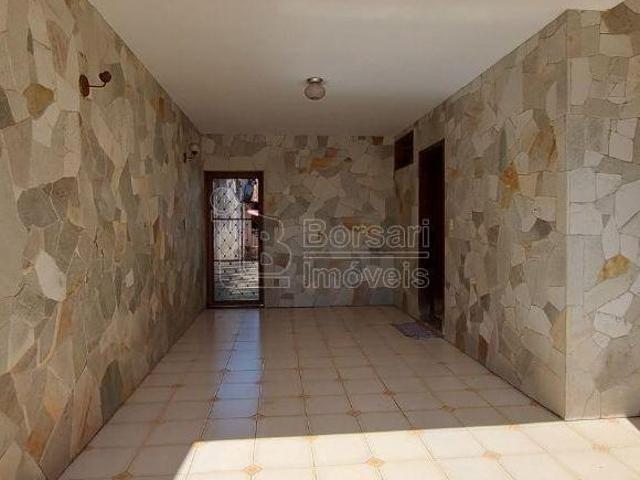 Sobrado para venda em Vila Xavier de 251.00m² com 4 Quartos, 1 Suite e 3 Garagens
