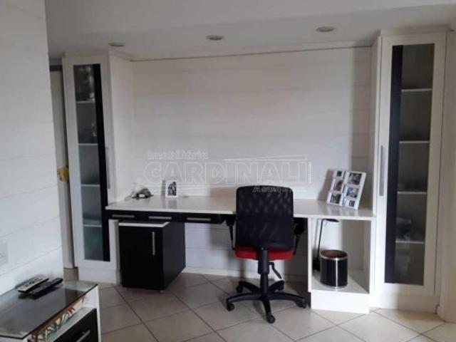 Sobrado para venda em Vila Yamada de 293.00m² com 6 Quartos, 4 Suites e 5 Garagens