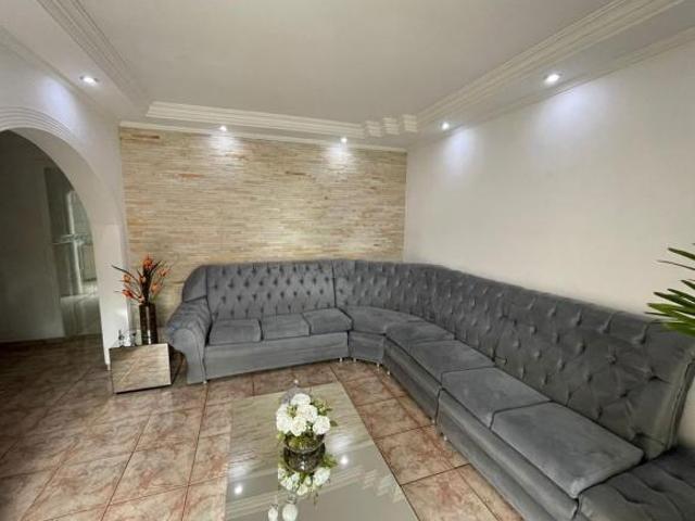 Sobrado para venda em Vila Aparecida de 180.00m² com 3 Quartos, 1 Suite e 2 Garagens
