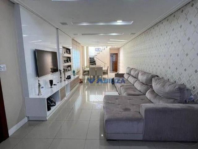 Sobrado para venda em Vila Augusta de 238.00m² com 4 Quartos, 4 Suites e 4 Garagens