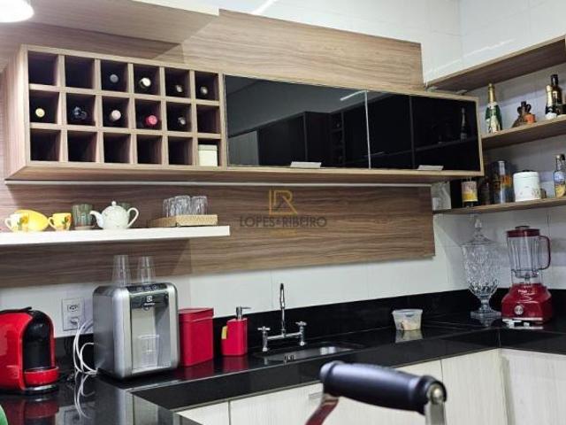 Sobrado para venda em Vila Cidade Jardim de 241.00m² com 3 Quartos, 3 Suites e 3 Garagens