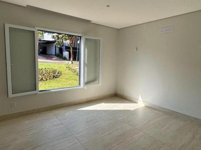 Sobrado para venda em Vila Do Golf de 361.00m² com 3 Quartos, 3 Suites e 4 Garagens