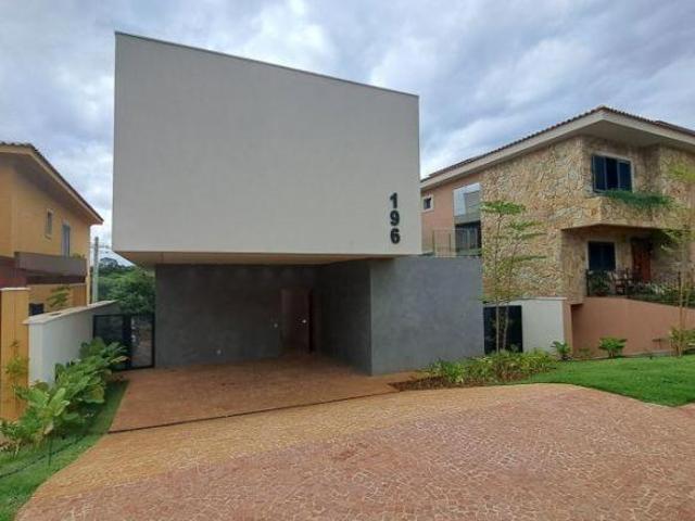 Sobrado para venda em Vila Do Golf de 303.00m² com 3 Quartos, 3 Suites e 4 Garagens