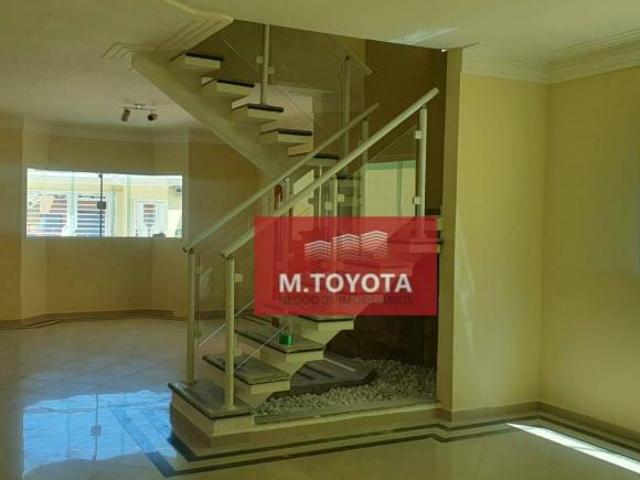 Sobrado para venda em Vila Galvão de 156.00m² com 3 Quartos, 1 Suite e 4 Garagens