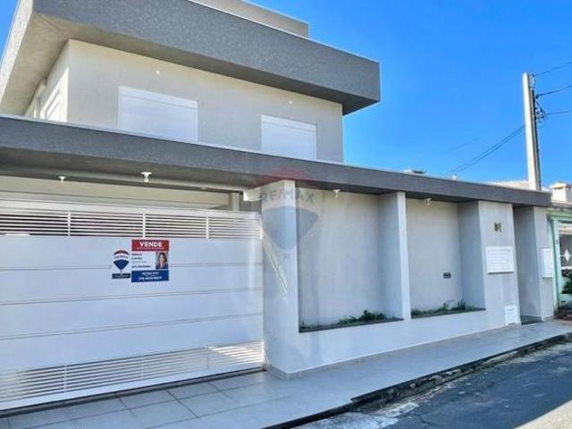 Sobrado para venda em Vila Gardênia de 468.00m² com 3 Quartos, 3 Suites e 4 Garagens