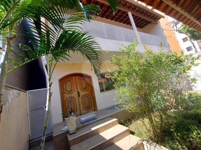 Sobrado para venda em Vila Gilda de 300.00m² com 4 Quartos, 3 Suites e 8 Garagens