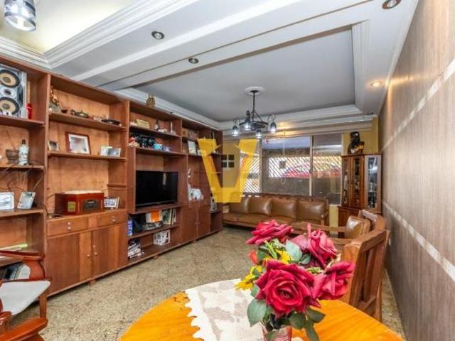 Sobrado para venda em Vila Gustavo com 3 quartos, sendo 3 suítes, 325m²