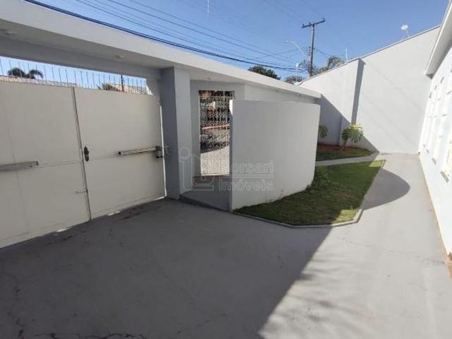 Sobrado para venda em Vila Harmonia de 211.00m² com 4 Quartos, 1 Suite e 5 Garagens