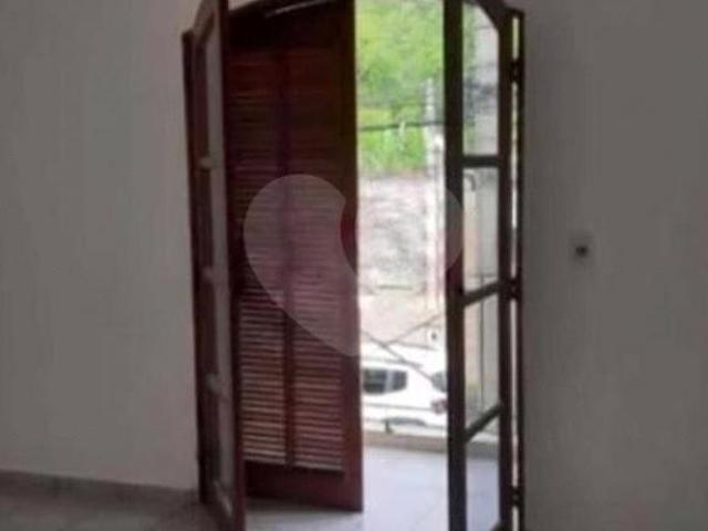 Sobrado para venda em Vila Jeriva de 200.00m² com 3 Quartos, 1 Suite e 2 Garagens
