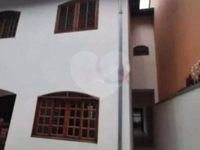 Sobrado para venda em Vila Jeriva de 200.00m² com 3 Quartos, 1 Suite e 2 Garagens