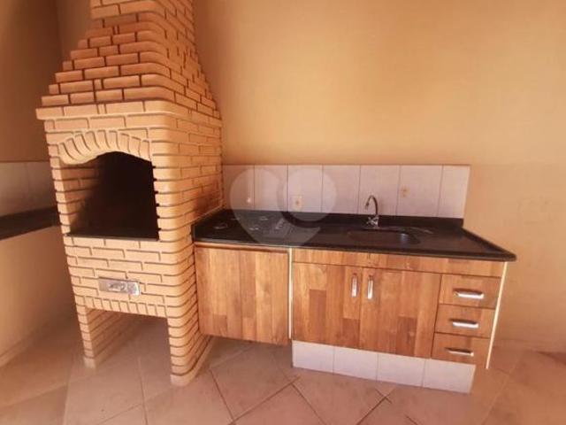 Sobrado para venda em Vila Joaquina de 210.00m² com 3 Quartos, 1 Suite e 2 Garagens