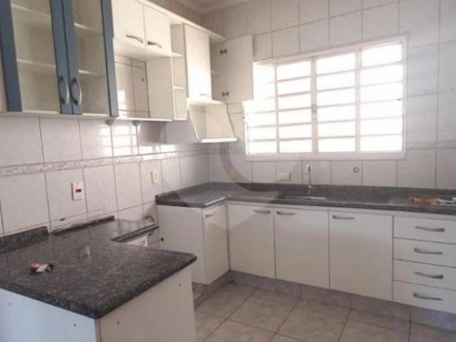 Sobrado para venda em Vila Joaquina de 210.00m² com 3 Quartos, 1 Suite e 2 Garagens