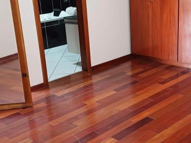 Sobrado para venda em Vila Laís de 250.00m² com 3 Quartos, 2 Suites e 5 Garagens