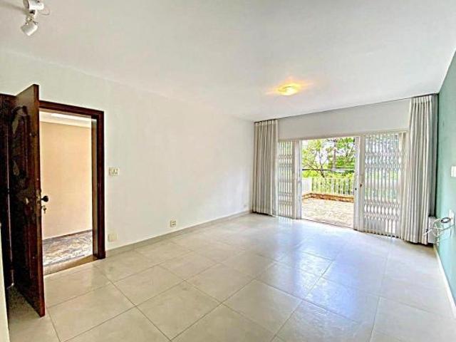 Sobrado para venda em Vila Madalena de 220.00m² com 3 Quartos, 1 Suite e 2 Garagens