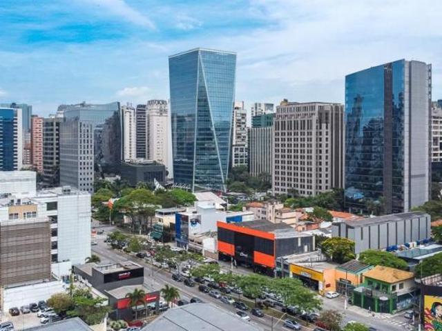 Sobrado para venda em Vila Nova Conceição com 6 quartos, sendo 5 suítes, 220m²