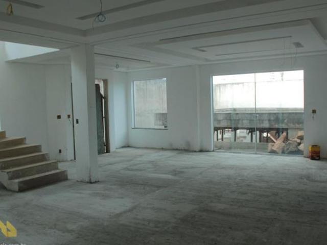 Sobrado para venda em Vila Oliveira de 750.00m² com 4 Quartos, 4 Suites e 6 Garagens