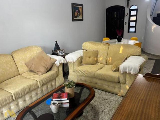 Sobrado para venda em Vila Oliveira de 176.00m² com 3 Quartos, 1 Suite e 2 Garagens