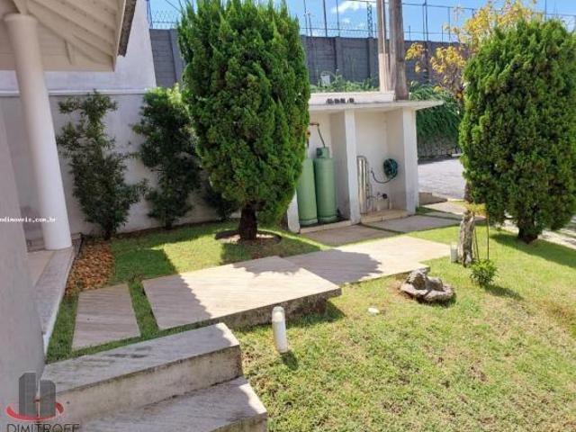 Sobrado para venda em Vila Oliveira de 240.00m² com 3 Quartos, 1 Suite e 3 Garagens