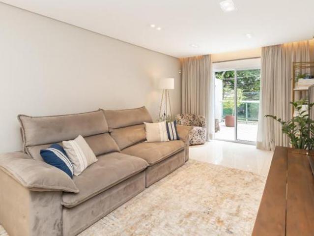 Sobrado para venda em Vila Pereira Cerca com 3 quartos, sendo 3 suítes, 217m²