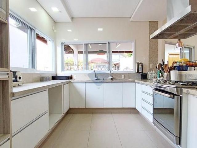 Sobrado para venda em Vila Suissa de 306.00m² com 4 Quartos, 2 Suites e 8 Garagens