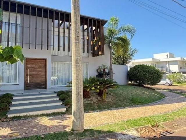 Sobrado para venda em Village Damha 2 de 309.52m² com 3 Quartos, 1 Suite e 4 Garagens