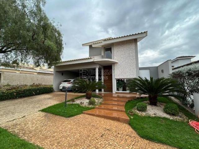 Sobrado para venda em Village Damha I de 201.00m² com 3 Quartos, 1 Suite e 4 Garagens