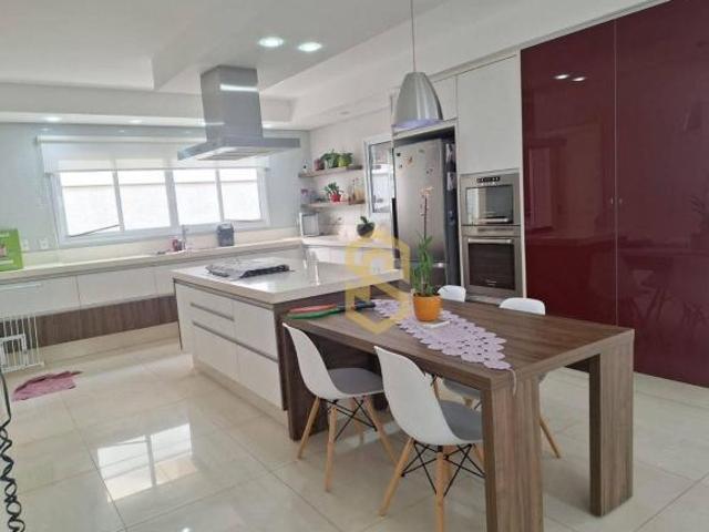 Sobrado para venda em Ville Coudert de 372.00m² com 3 Quartos, 3 Suites e 4 Garagens