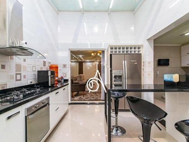 Sobrado para venda em Xaxim de 111.00m² com 3 Quartos, 2 Suites e 2 Garagens